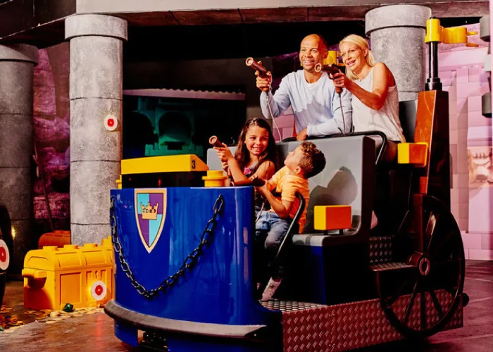 The Minecraft Experience | LEGOLAND Discovery Center Dallas